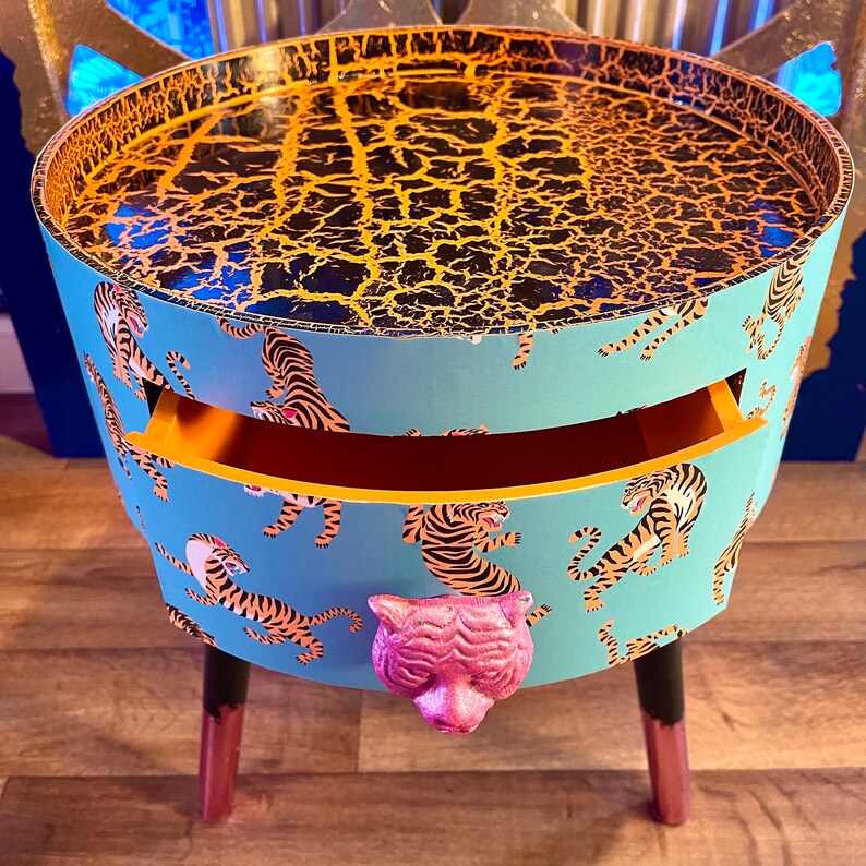 Light Blue and Orange Circular Tiger Table With Pink Handle . Ideal for ...