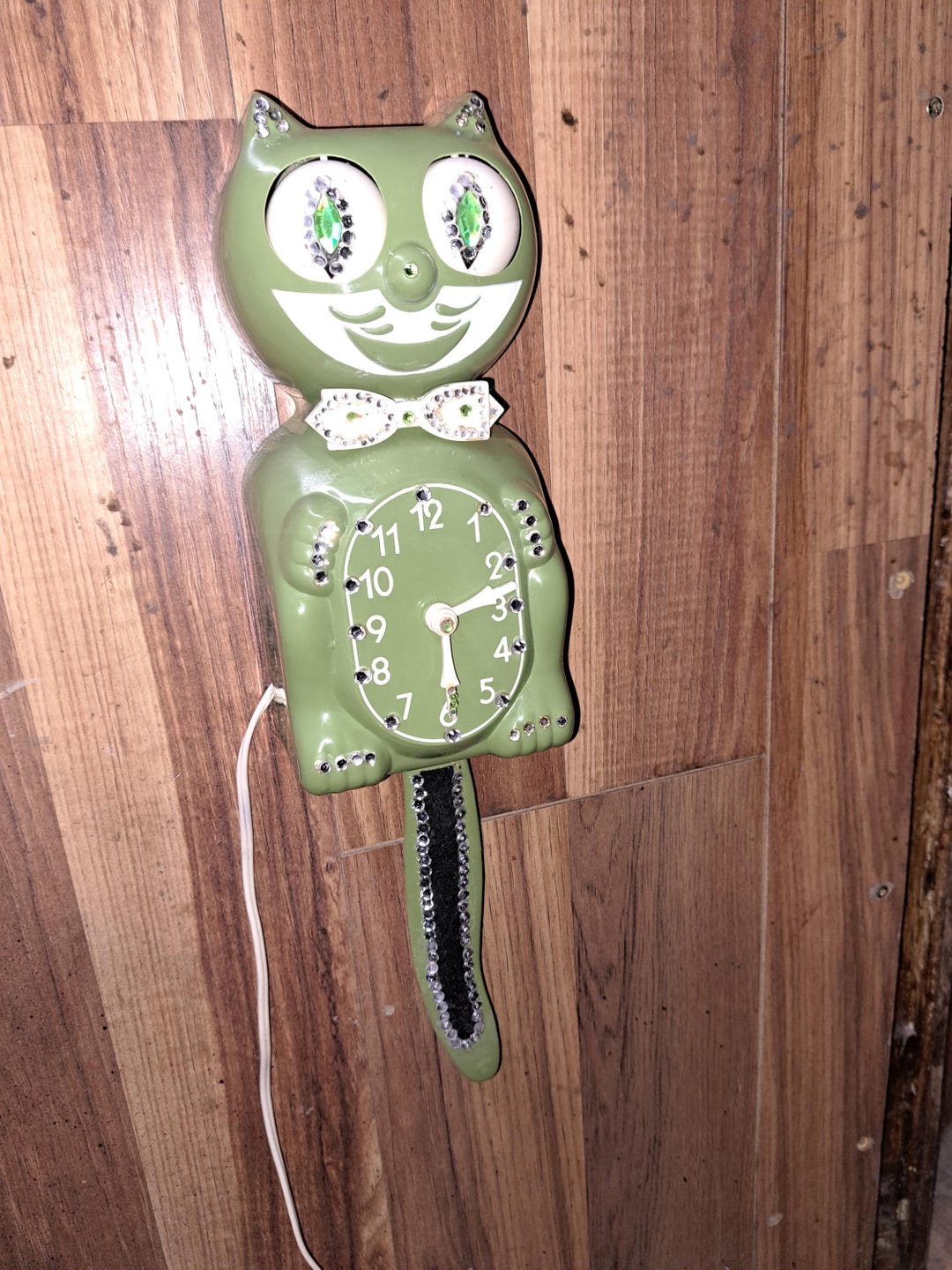 Kit Cat Clock Model D8 1960's - 1970's Electric 110v. Avacado Colored ...
