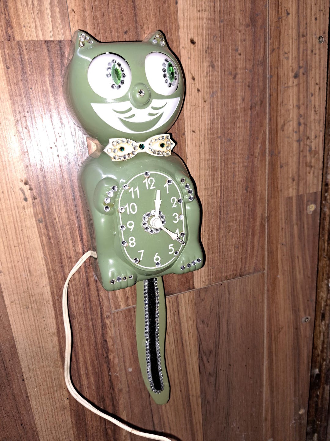 Kit Cat Clock Model D8 1960's - 1970's Electric 110v. Avacado Colored ...