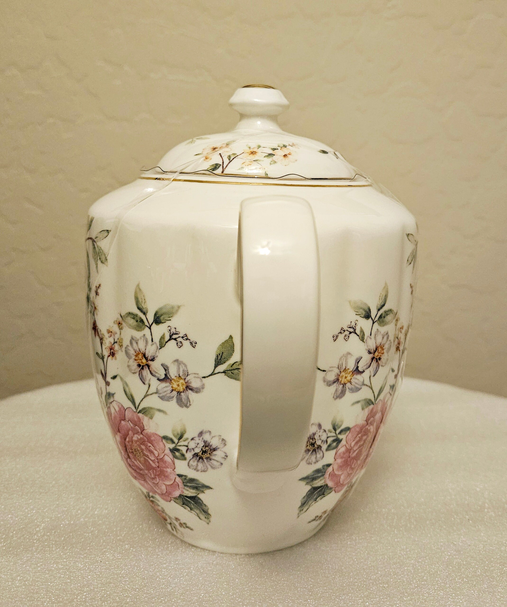 Grace Teaware Very Pretty Pink Flowers With Gold Trim and Scalloped ...