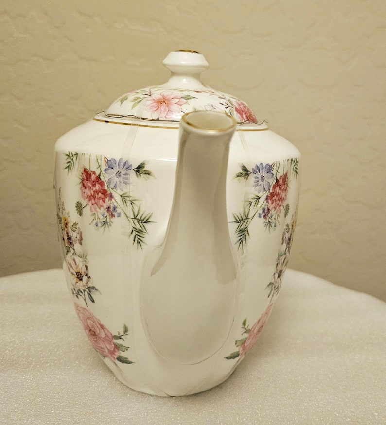 Grace Teaware Very Pretty Pink Flowers With Gold Trim and Scalloped ...