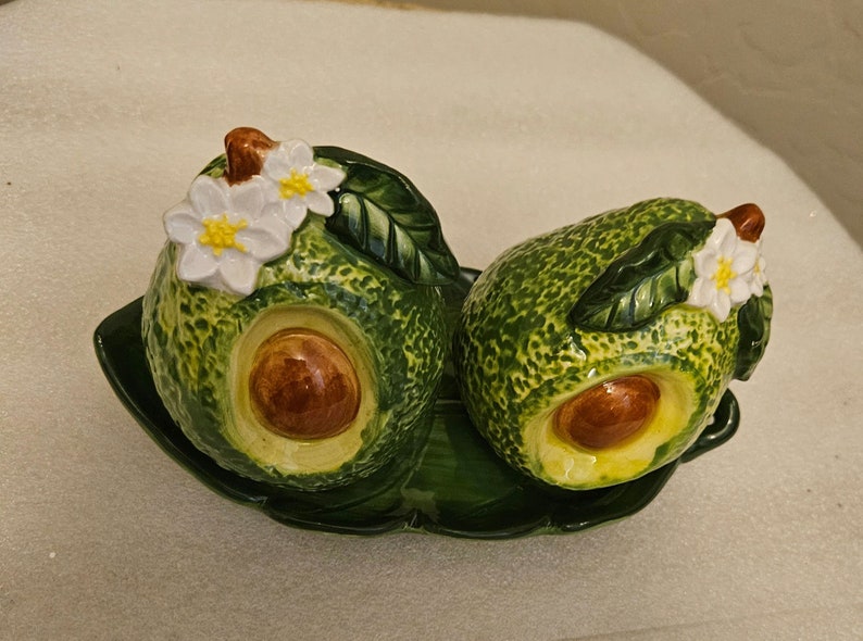 Avacado Corner Ruby CR Tropical Fruit Collection Salt and Pepper Shaker ...