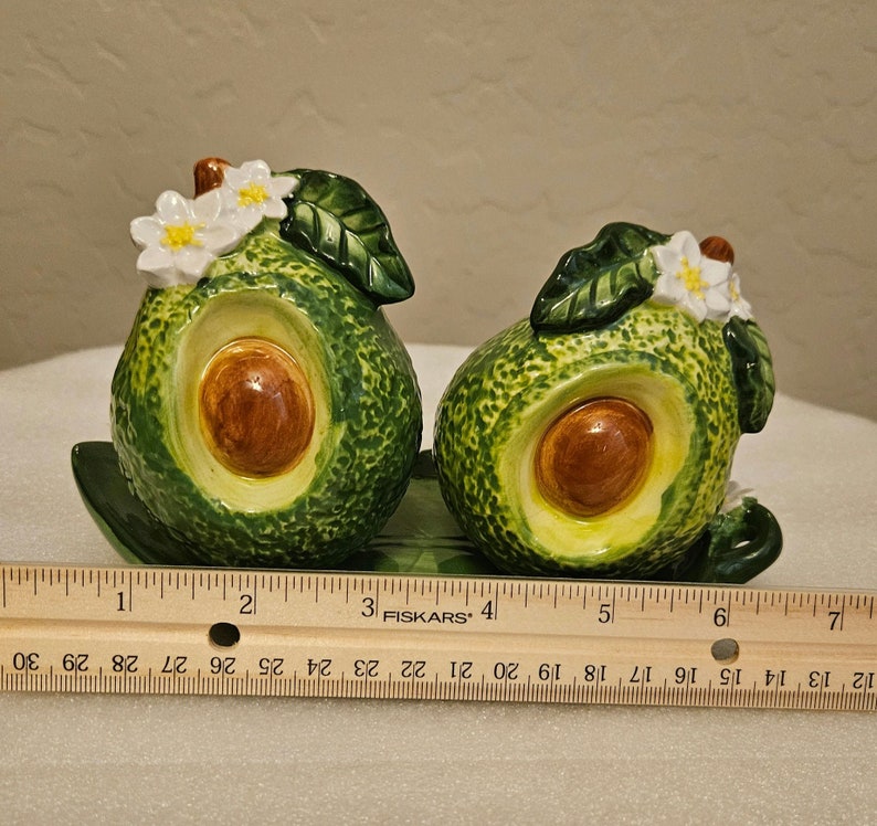 Avacado Corner Ruby CR Tropical Fruit Collection Salt and Pepper Shaker ...