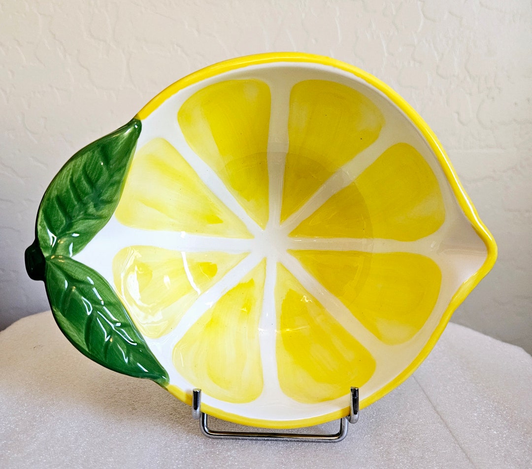 Lemon Lang by Design Lemon Bowl With Pour Spout and Lemon Texture on ...