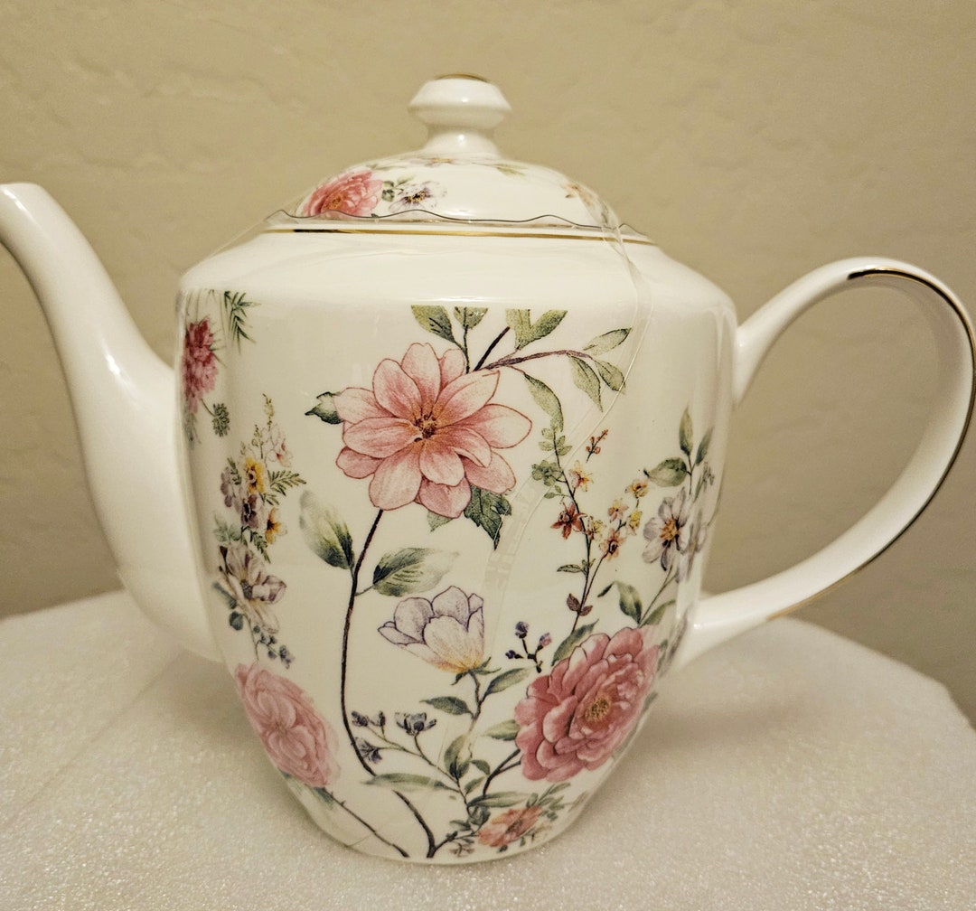 Grace Teaware Very Pretty Pink Flowers With Gold Trim and Scalloped ...