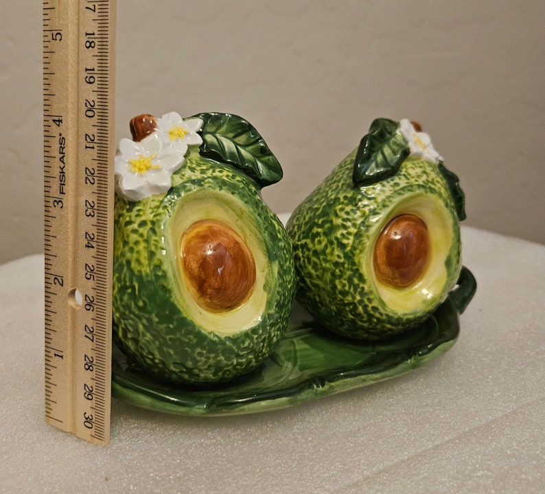 Avacado Corner Ruby CR Tropical Fruit Collection Salt and Pepper Shaker ...