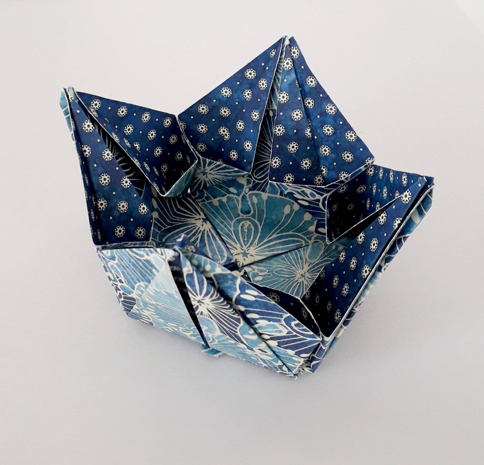 Tazón de origami azul, para accesorios, dulces y más. otros colores ...