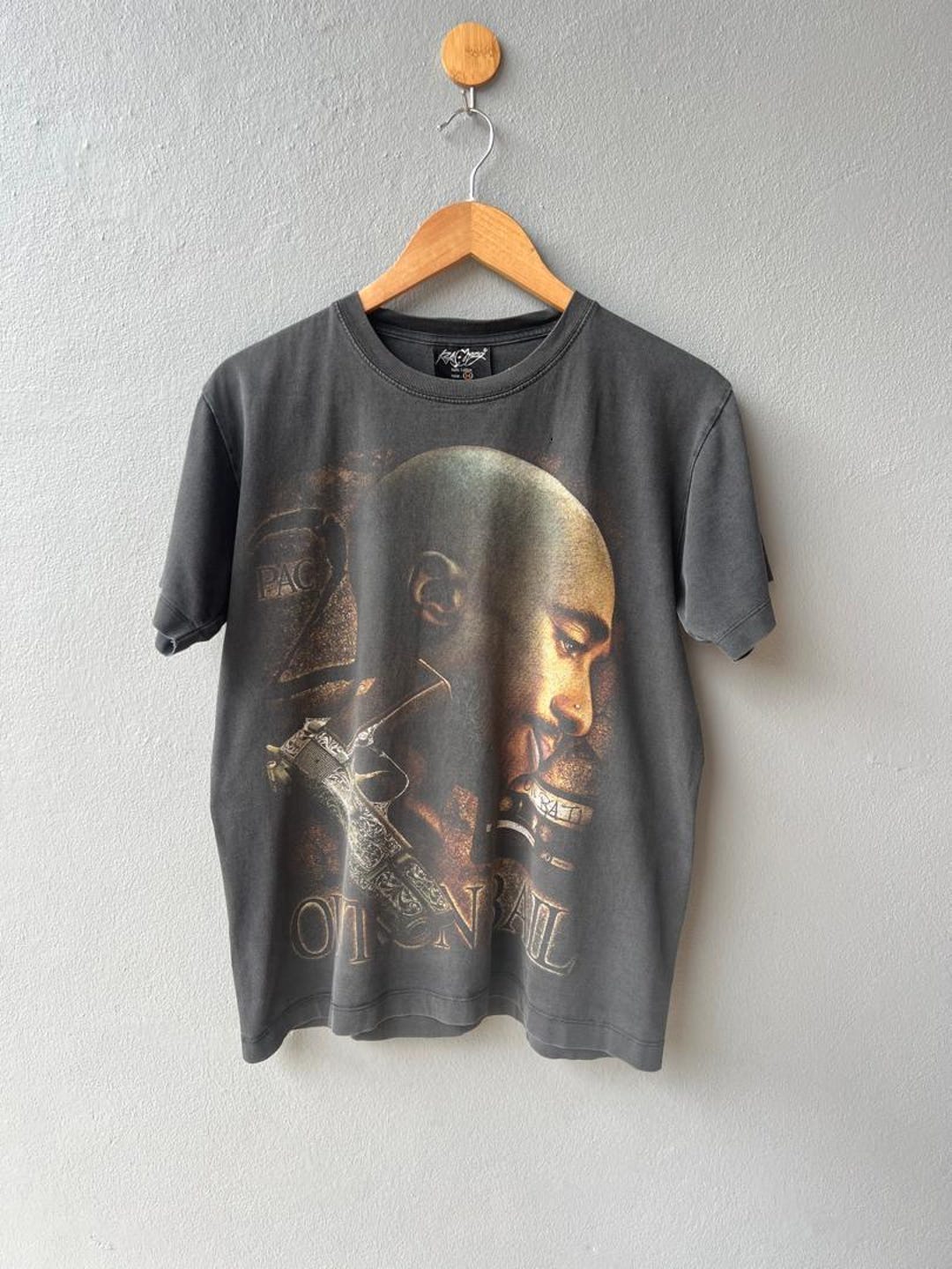 Vintage T-shirt Tupac Shakur Out on Bail Display a Portrait Rap Tees ...