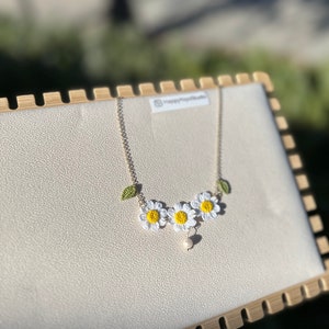 Daisy Necklace/handmade Micro Crochet Necklace/gift for Her - Etsy