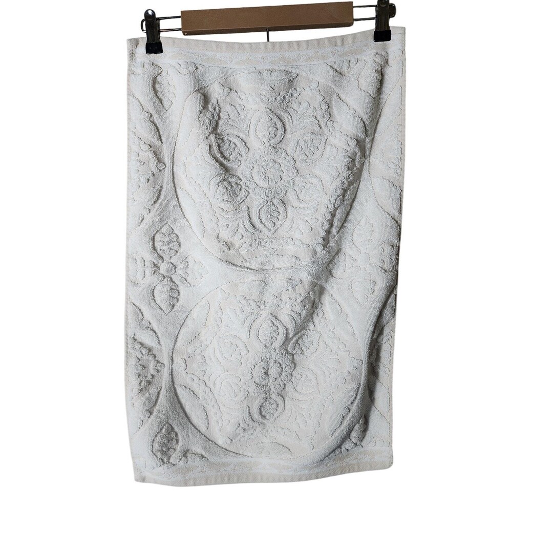 CARO HOME Tan Ivory Round Chain Pattern Cotton Textured Hand Towel ...