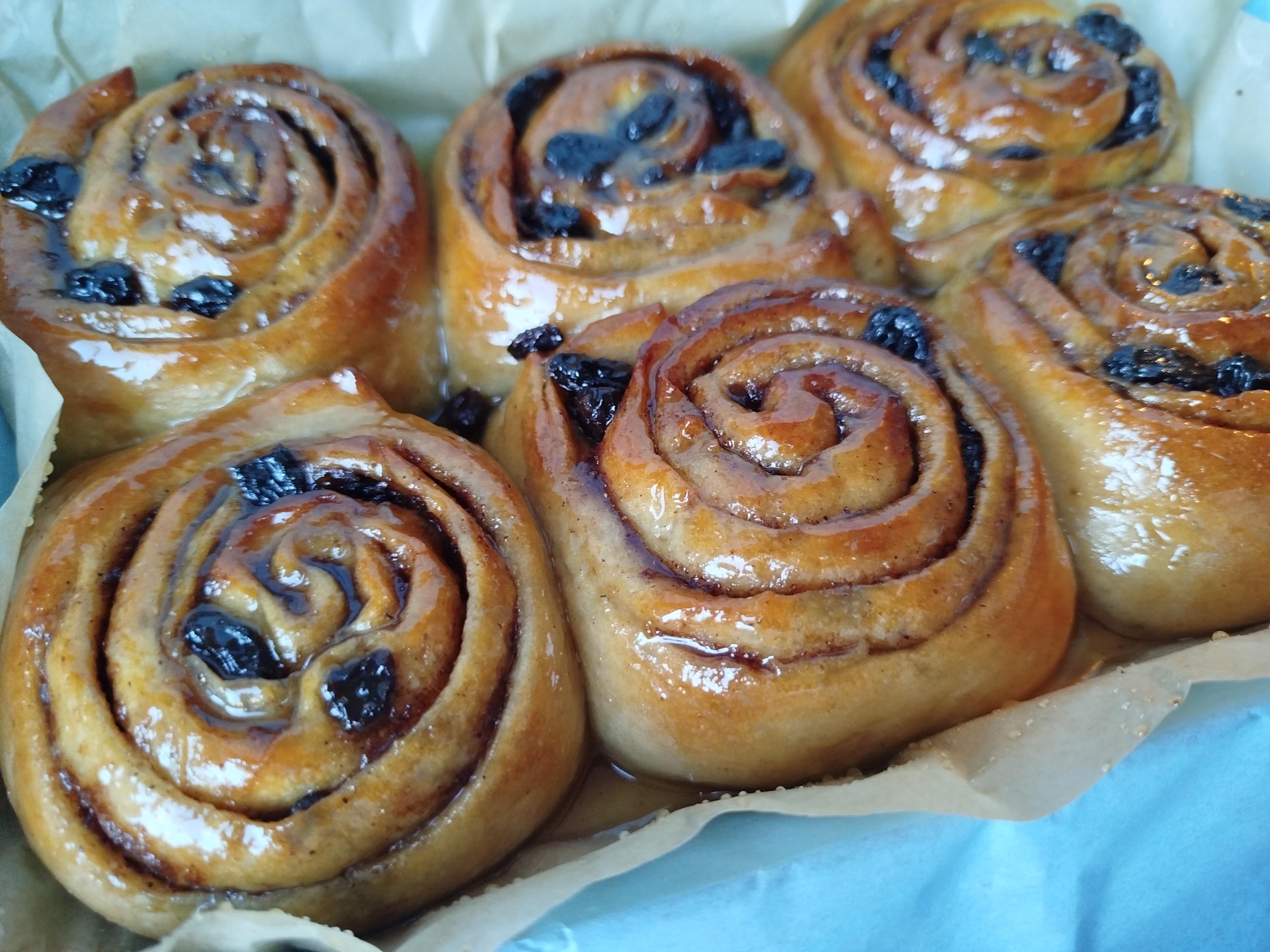 Sticky Chelsea Buns Rolls Tray Tea Cakes Birthday Party Wrapped Postal ...