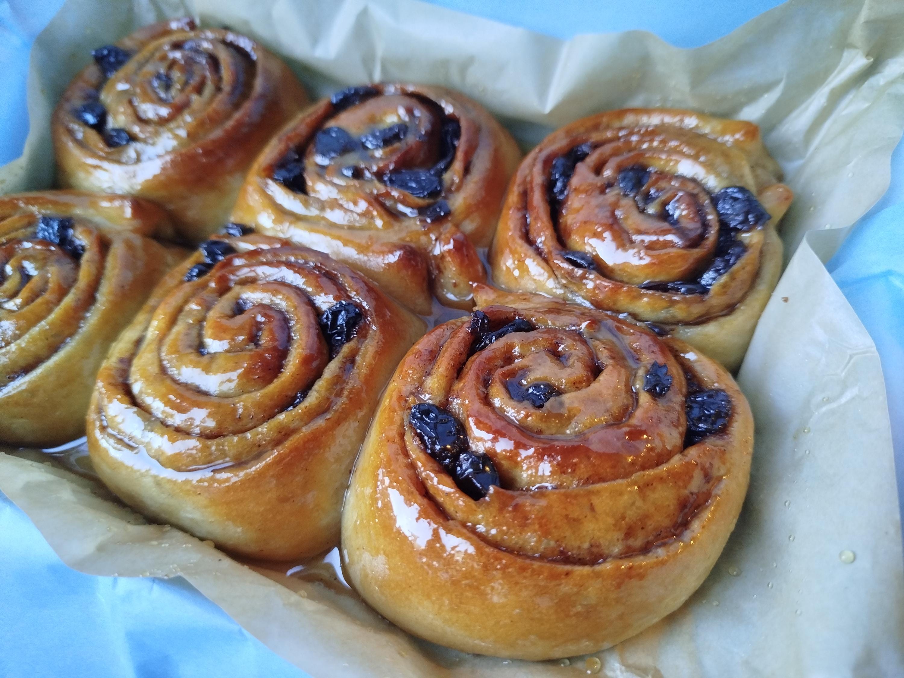 Sticky Chelsea Buns Rolls Tray Tea Cakes Birthday Party Wrapped Postal ...