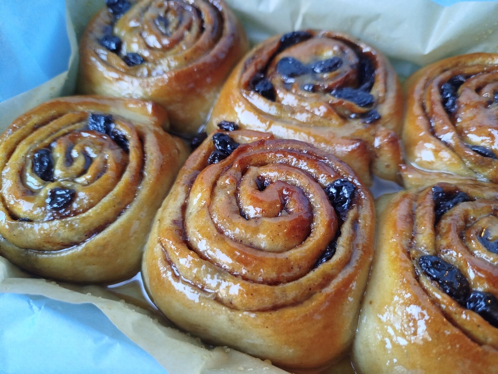 Sticky Chelsea Buns Rolls Tray Tea Cakes Birthday Party Wrapped Postal ...