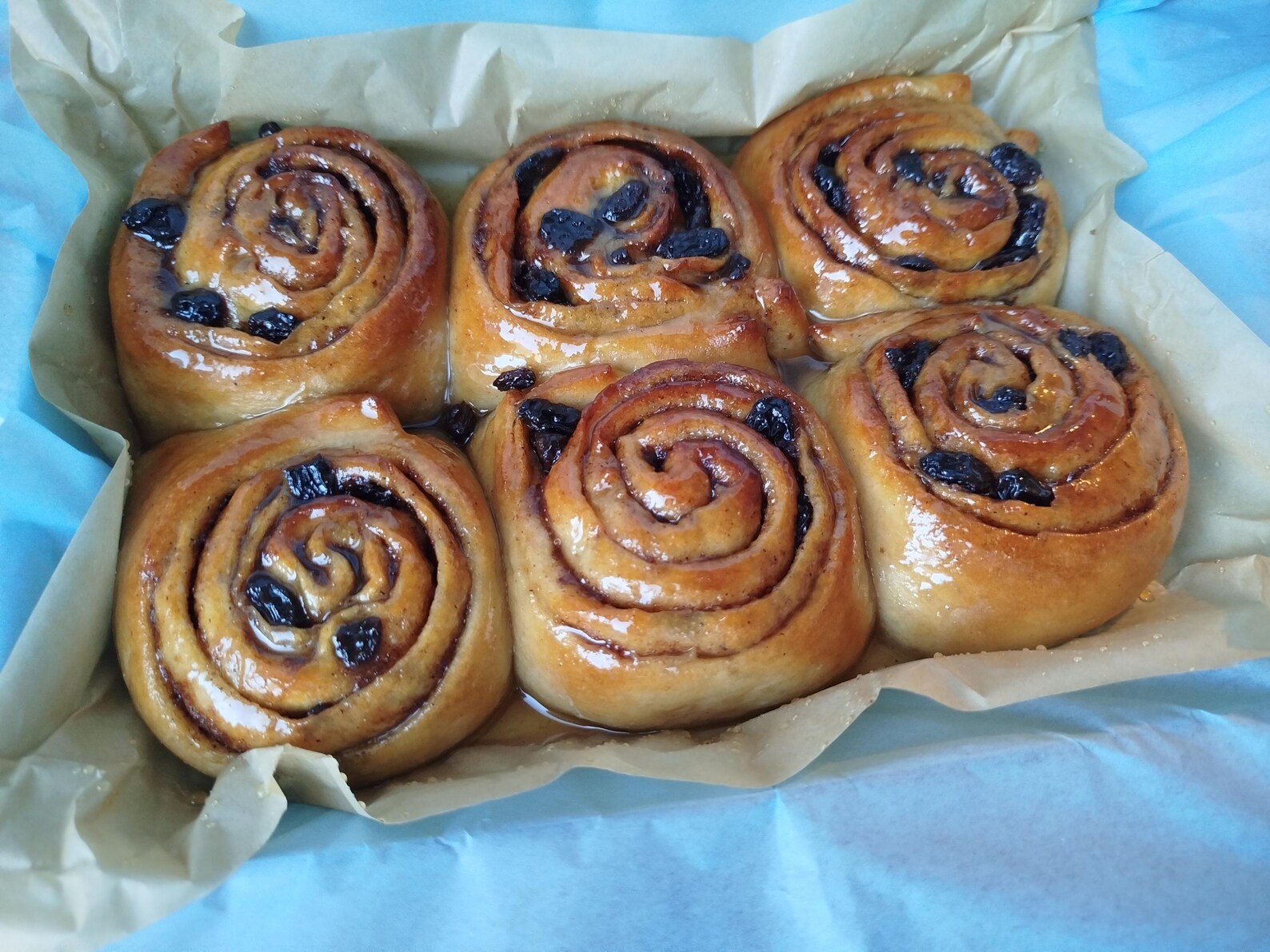 Sticky Chelsea Buns Rolls Tray Tea Cakes Birthday Party Wrapped Postal ...