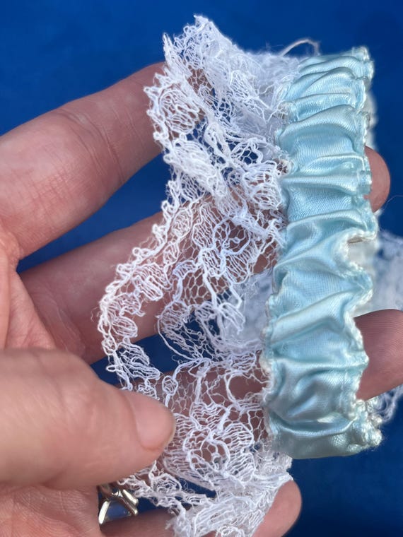 1950s Wedding Garter in Lace and Satin with Pearly Ri… - Gem