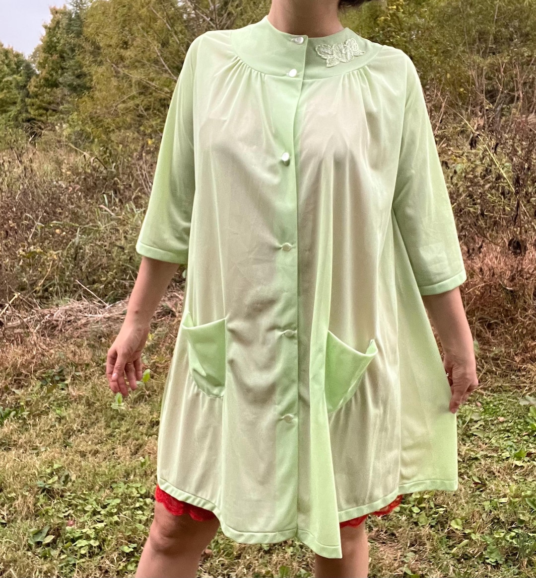 1970s Pale Green Nylon Robe | Grannycore 70s Housecoat - Etsy