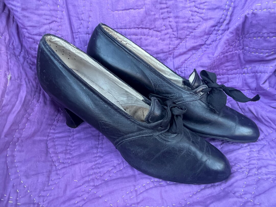 1930s Sensible Black Pumps With Grosgrain Ribbon by Nisley Flexray - Etsy