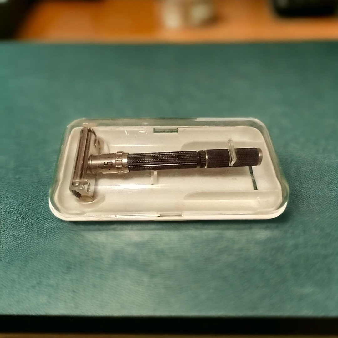 Vintage 1970 Gillette Black Beauty Super 109 - Adjustable Safety Razor ...