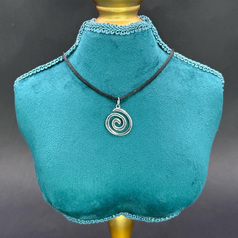 Wire Swirl Necklace - Etsy