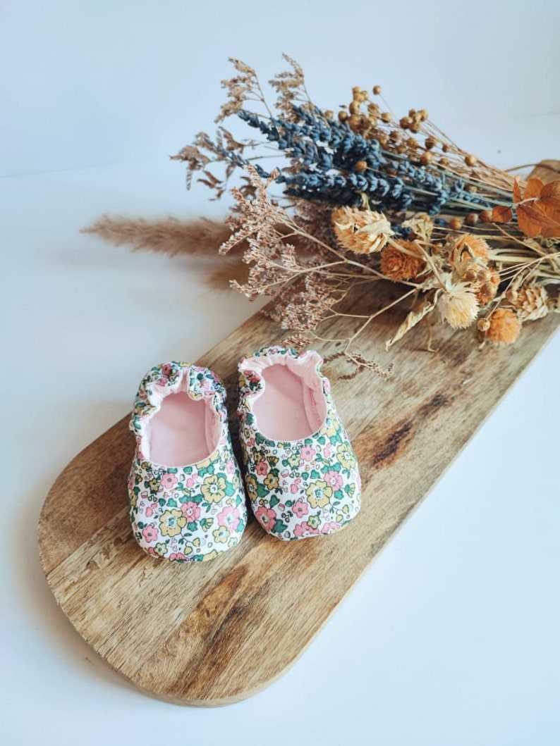 Customizable Baby Slippers in Pink Floral Cotton - Etsy