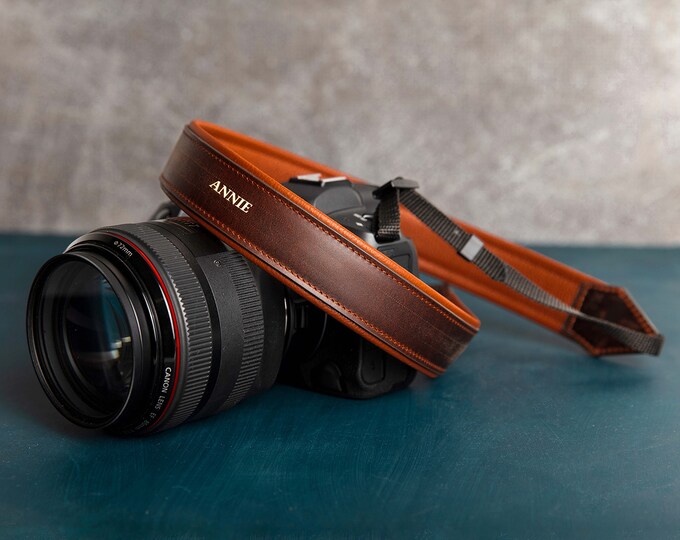 The Leica Strap Schmaler Vintage Kameragurt aus hochwertigem Leder in ...