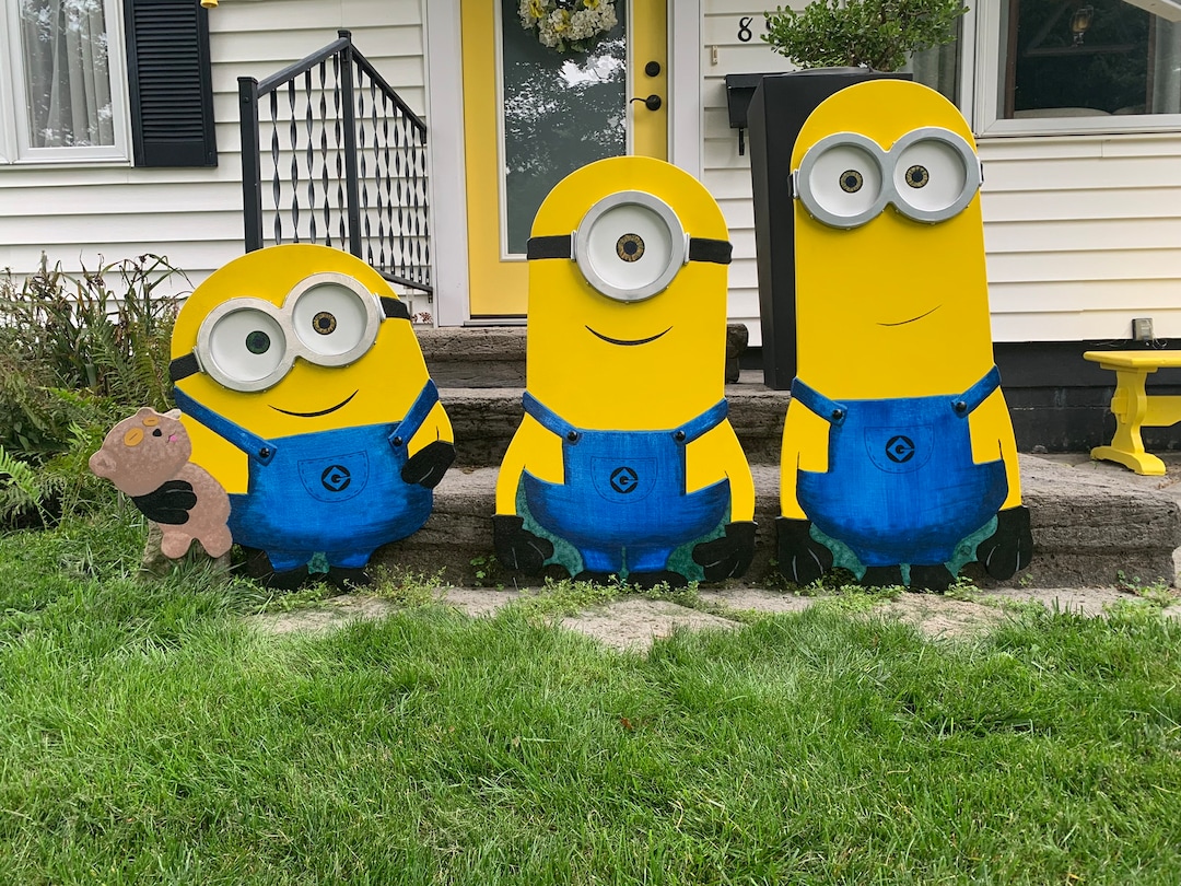 LIFE-SIZE Minions With 3-dimensional Goggles and Hand Painted Details ...