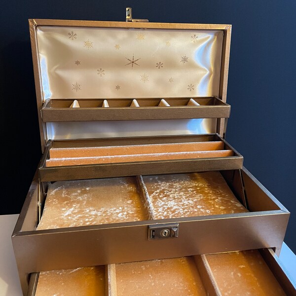 Level Jewelry Box - Etsy