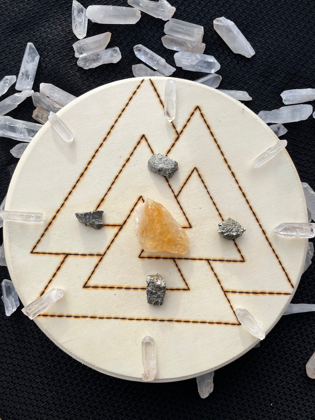 Crystal Grid for Charging Crystals- Valknut Knot of the Slain-stitching ...