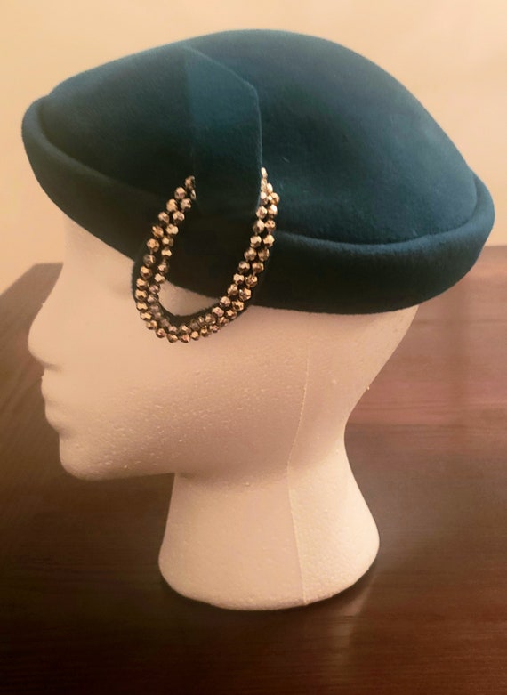 Vintage 1960s Fascinator. Custom Made Vintage Hat. - Gem