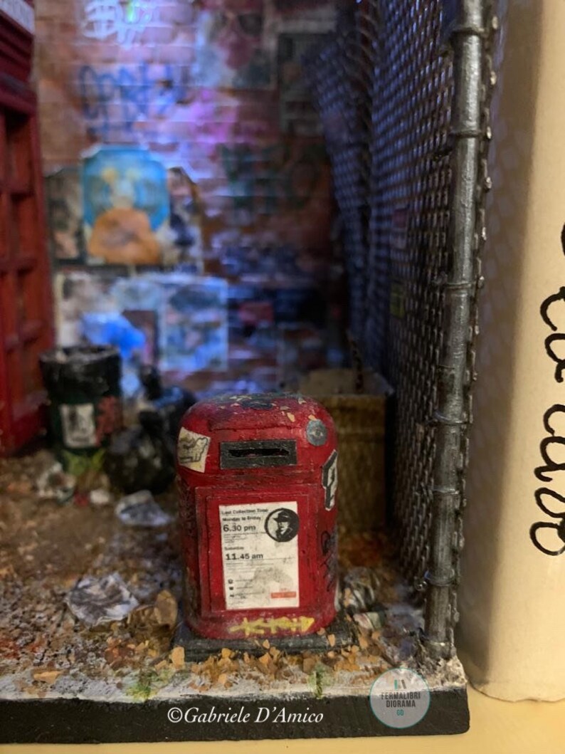 London Street Book Nook Diorama, Bookcase Insert, Graffiti Miniature - Etsy