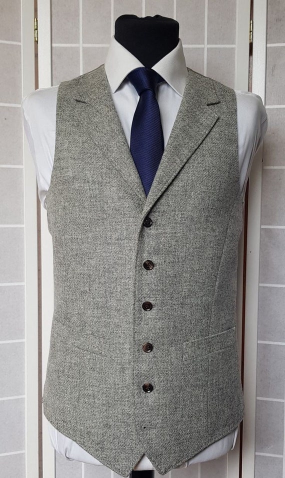 Winter Outfits With Gray Vests
