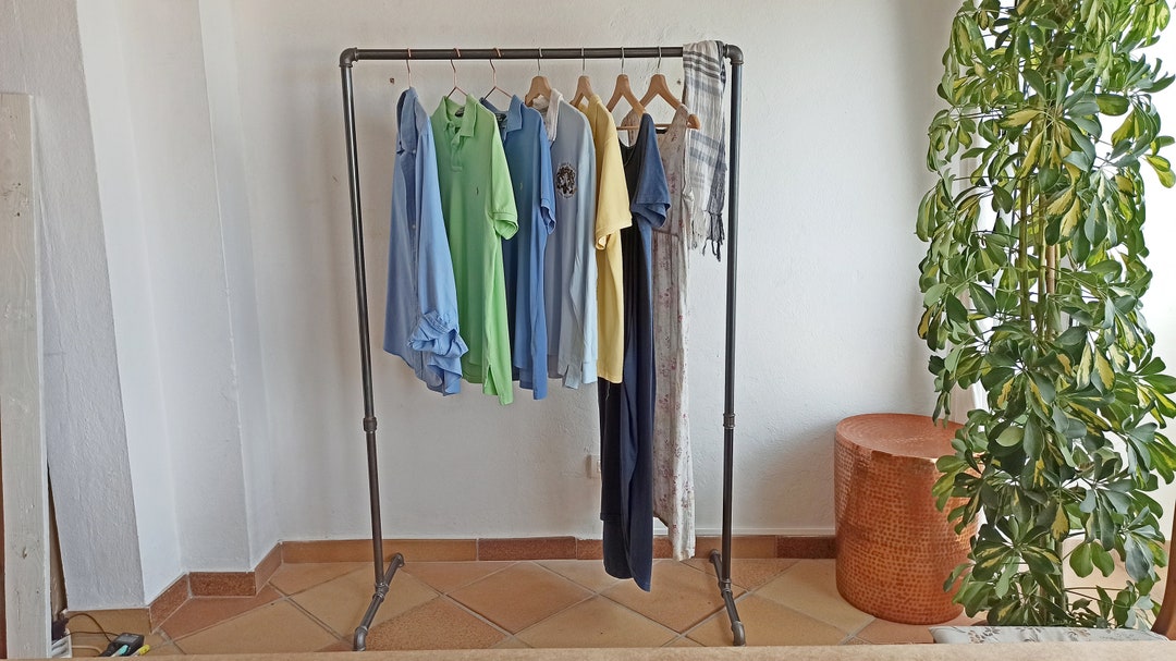 Dressing Room Wardrobe in Industrial Pipes, Stahlrohr Industrial Modern ...