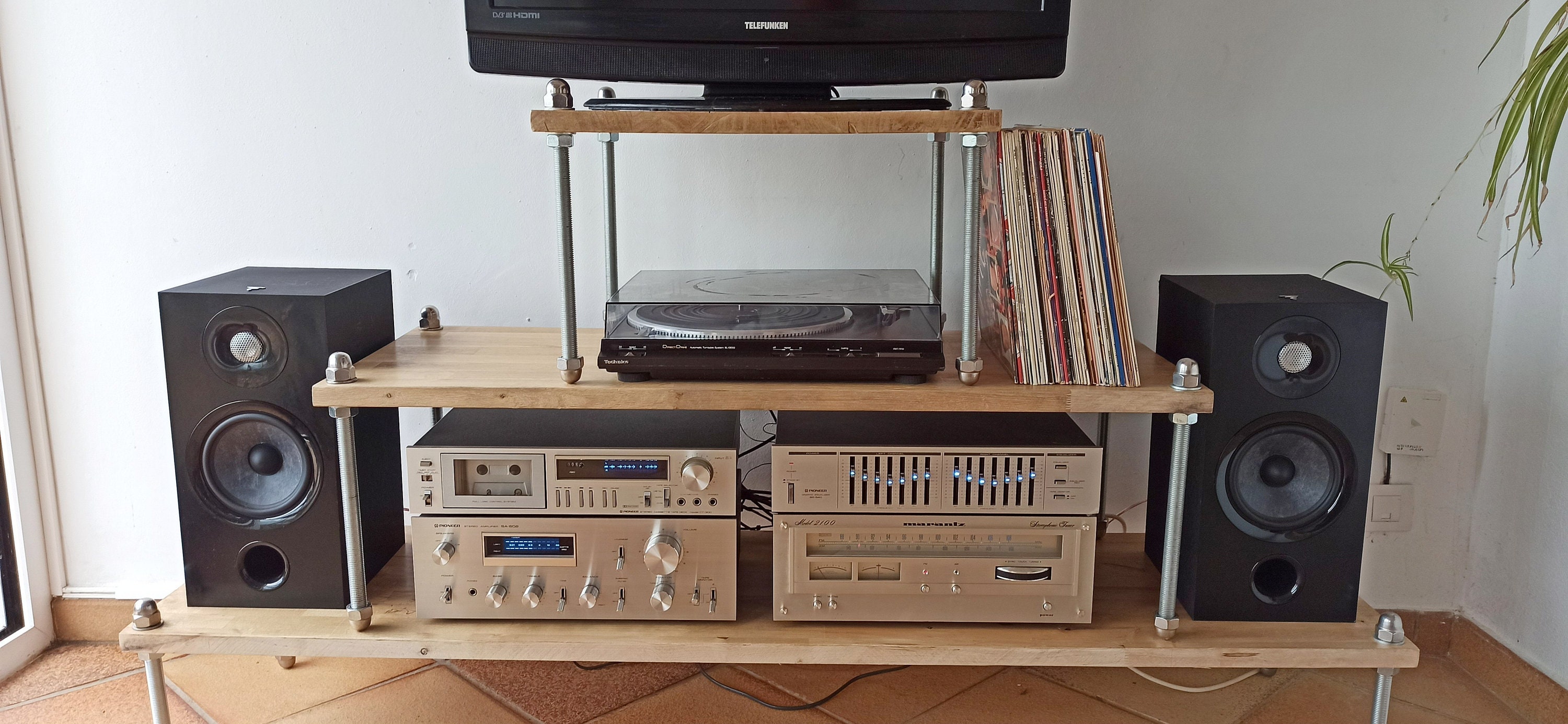 Meuble hifi multimedia en bois massif et tiges filetees, meuble tv bois / metal, hifi audio rack ...