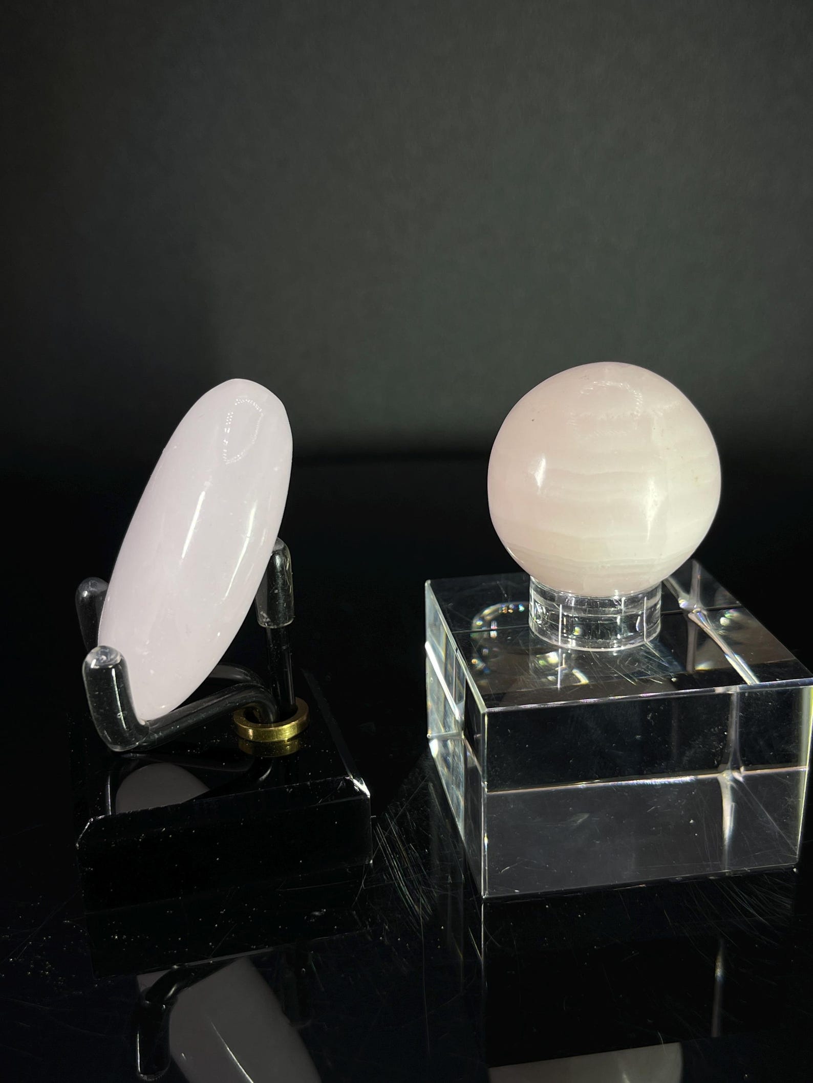 Mangano Calcite Tumble Set | Sphere & Palmstone | UV Reactive ...