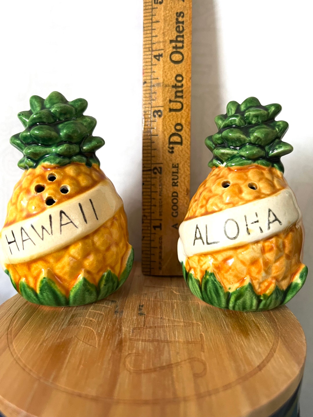 Pineapple Souvenir Salt & Pepper Shakers - Hawaii Aloha - Vintage ...