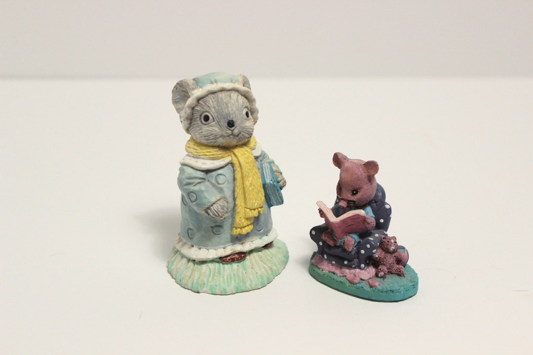 Pair of Mother Mouse and Child Mouse Reading Figurines - Etsy