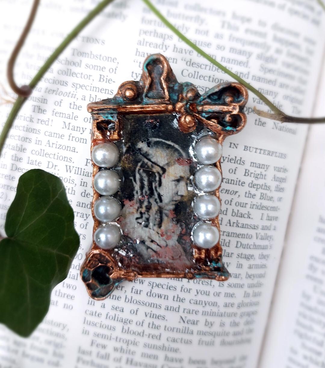 Victorian Lady Brooch Vintage Retro OOAK - Etsy