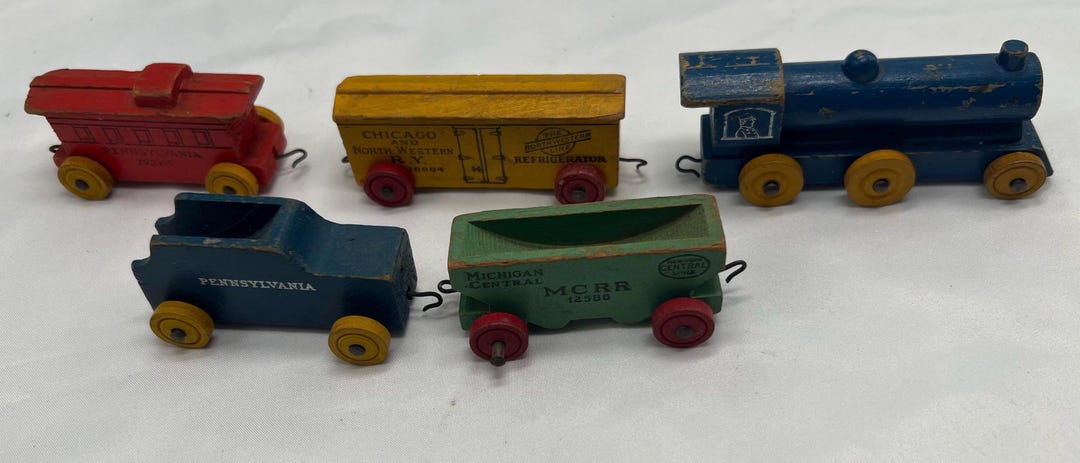 Strombecker Wooden Toy Train Set With 5 Cars - Vintage 1950s - Etsy