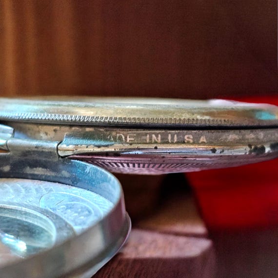 1920s Repoussé Compact + Rotating Sifter - Gem