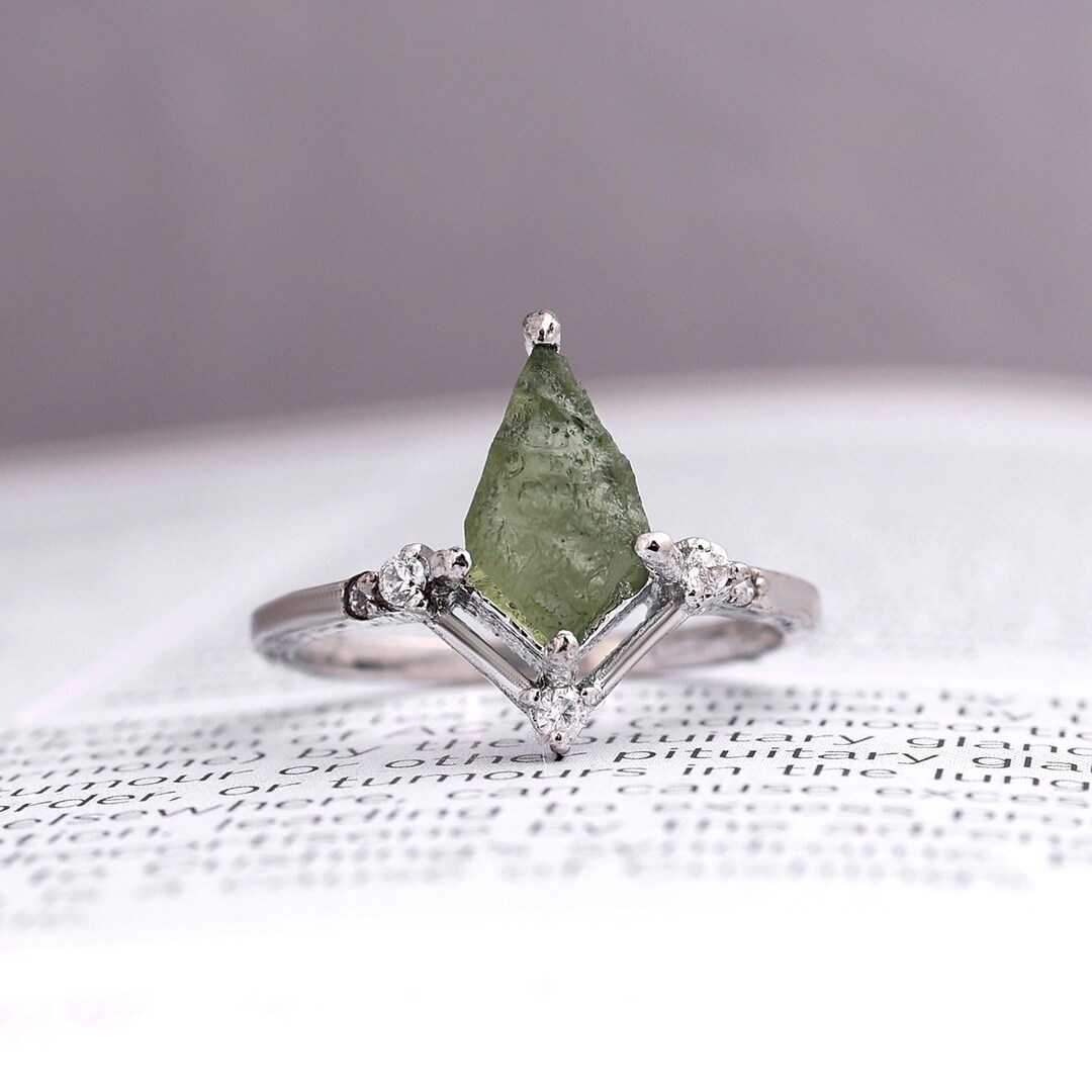 Kite Moldavite Ring – Raw Czech Meteorite Crystal, 925 Sterling Silver ...