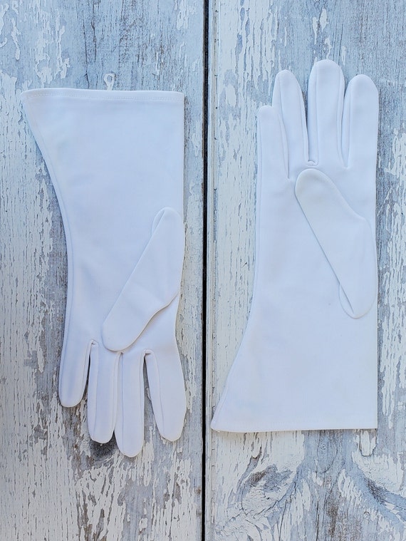 1950s Spring Fling Gloves with Pretty Mesh Leaves. S… - Gem