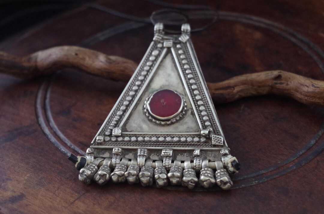 A BOLT CHARACTER *** Large & Rare Old Bedouin Amulet Pendant ...