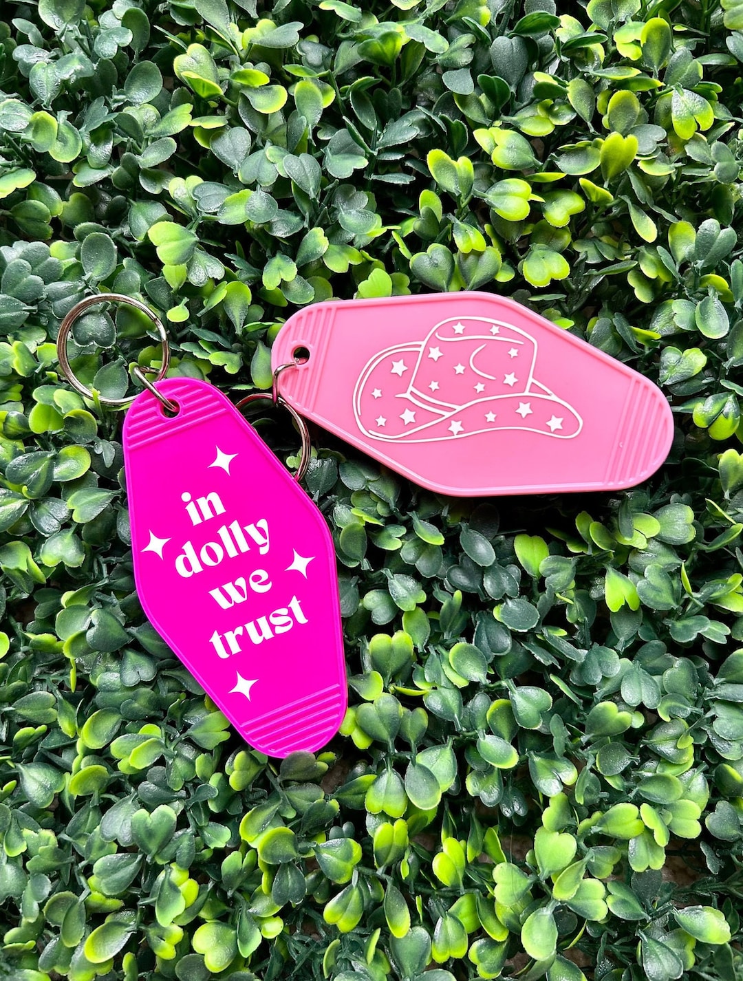 In Dolly We Trust Retro Motel Room Keychain - Etsy