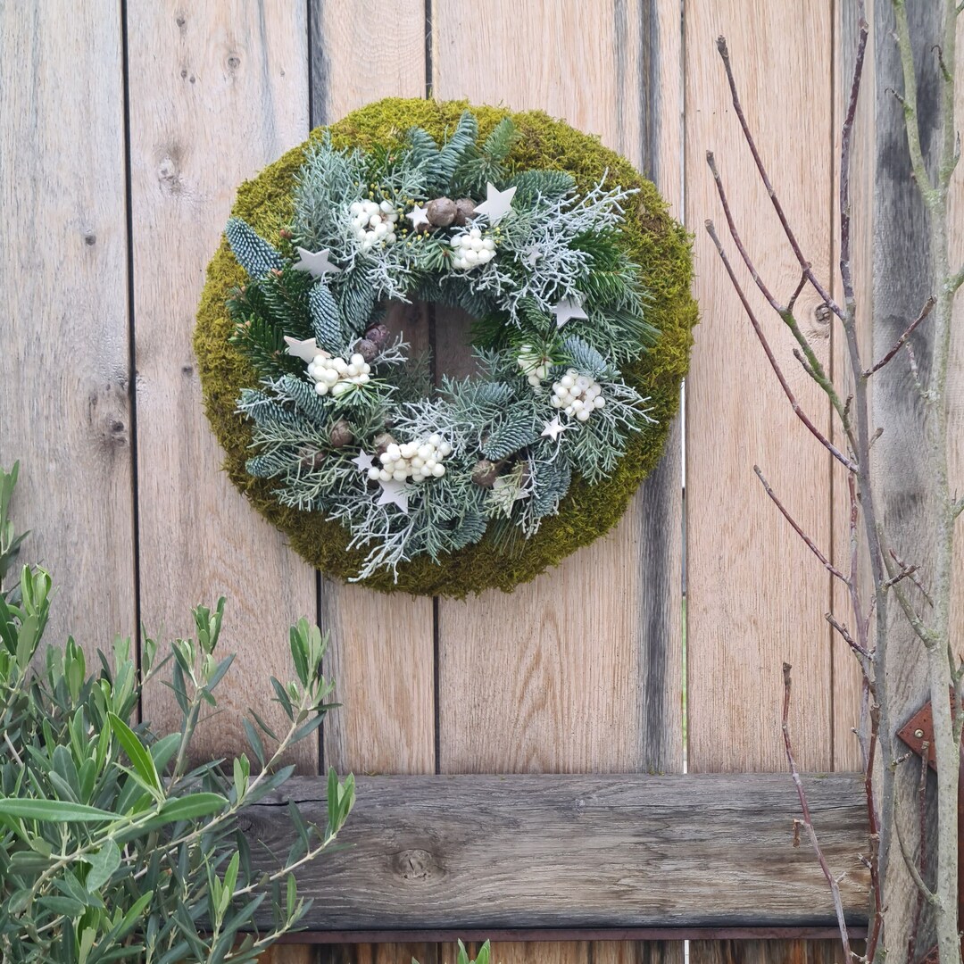 Freshly Tied Winter Door Wreath / Moss Wreath / Durable - Etsy