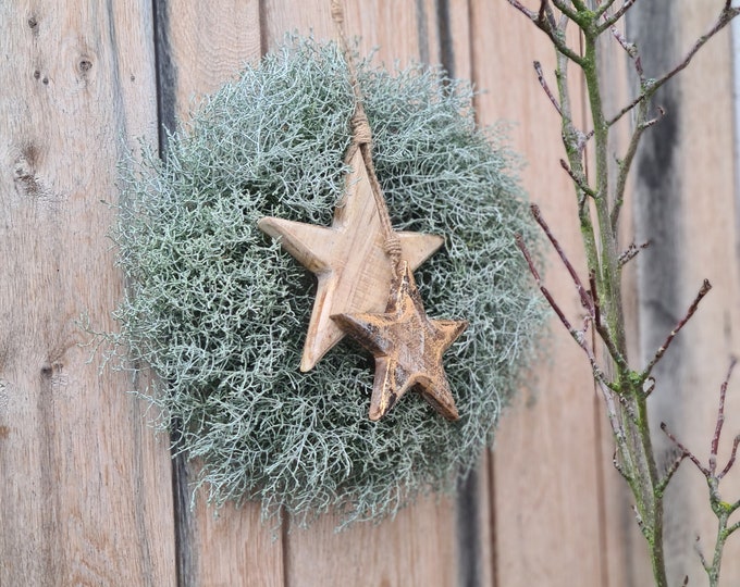 Frisch gebundener, winterlicher Türkranz / weihnachtlicher Kranz ...