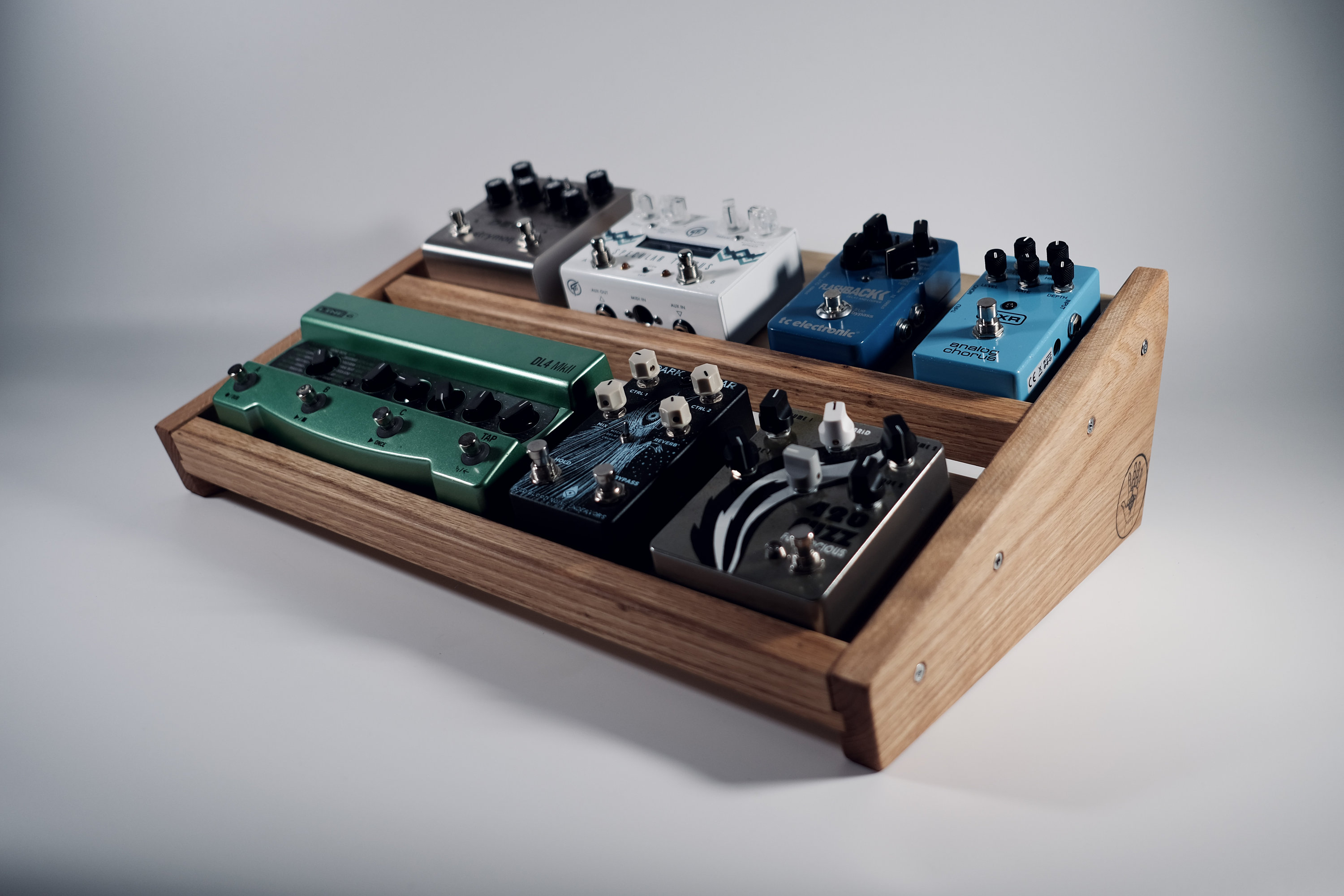 Desktop Pedalboard / Angled Pedalboard / Guitar Pedals Display ...