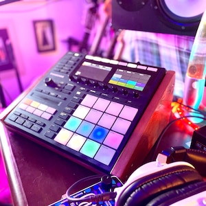 Native Instruments Maschine Stand // Desktop Rack for Maschine Plus or ...