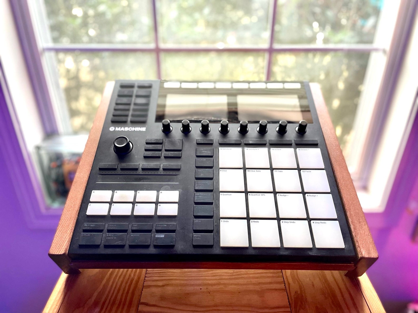 Native Instruments Maschine Stand // Desktop Rack for Maschine Plus or ...