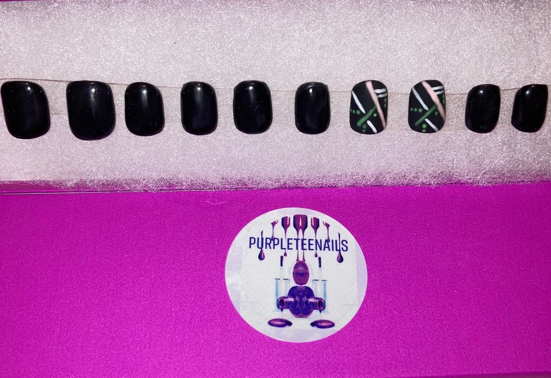 Short Black Abstract: Press on Nails - Etsy