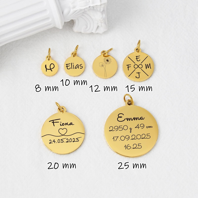 Small gold disc pendant - Etsy Italia